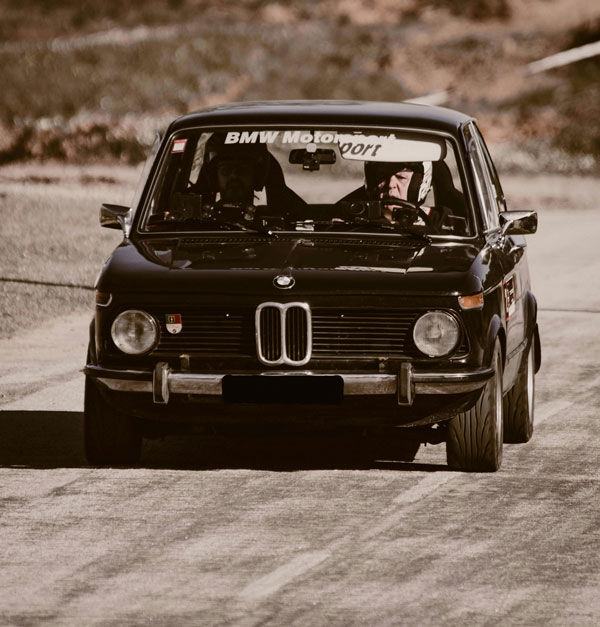 El Icónico BMW 2002: Un Legado de Deportividad y Estilo